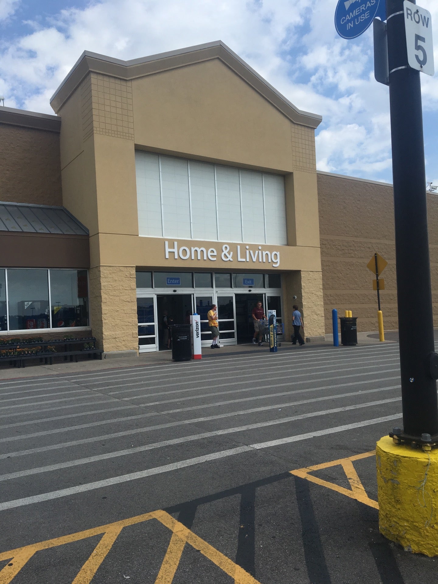 Walmart Supercenter - Davenport, IA 52807