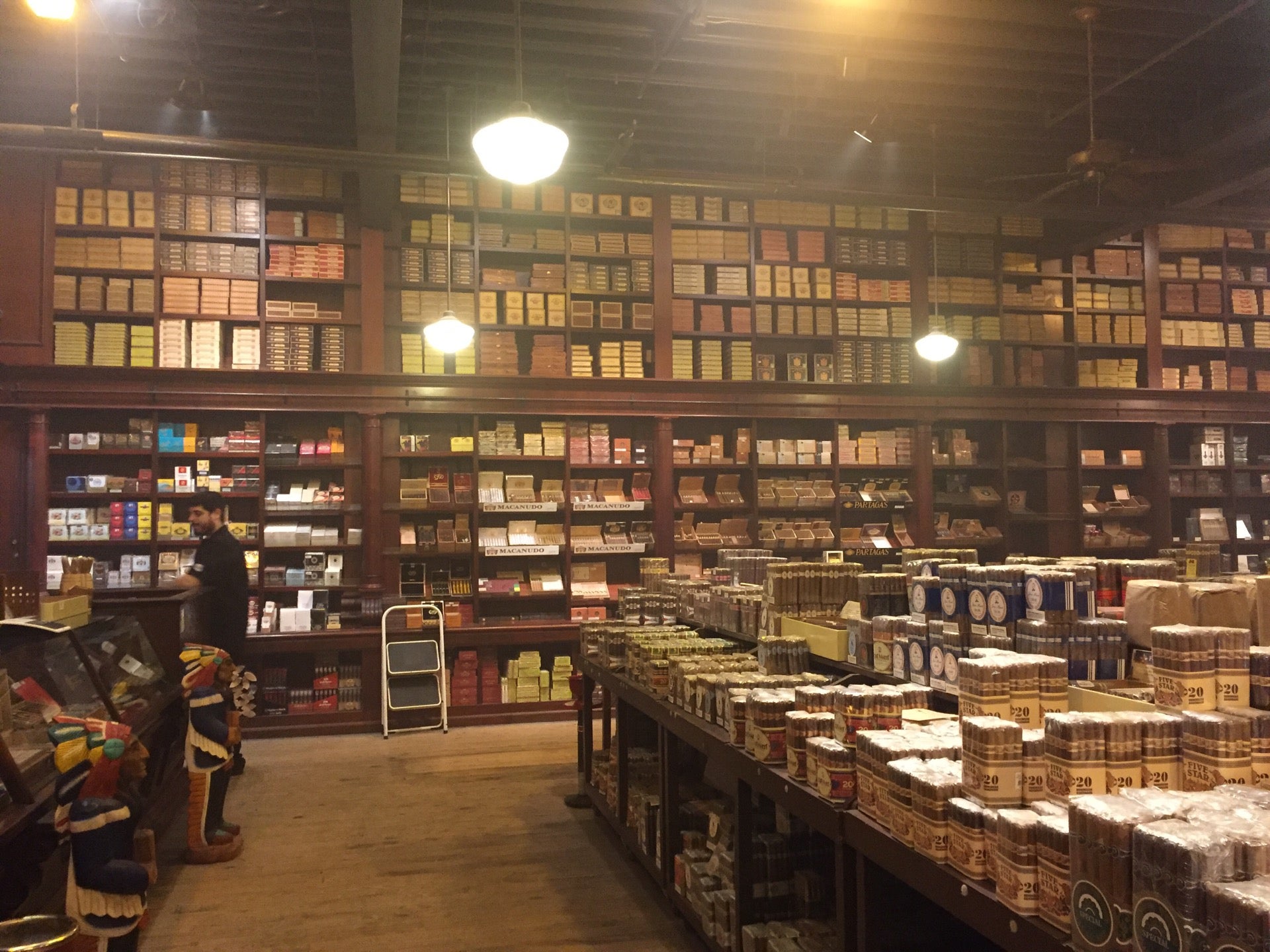 Jr Cigars - Paramus, NJ 07652